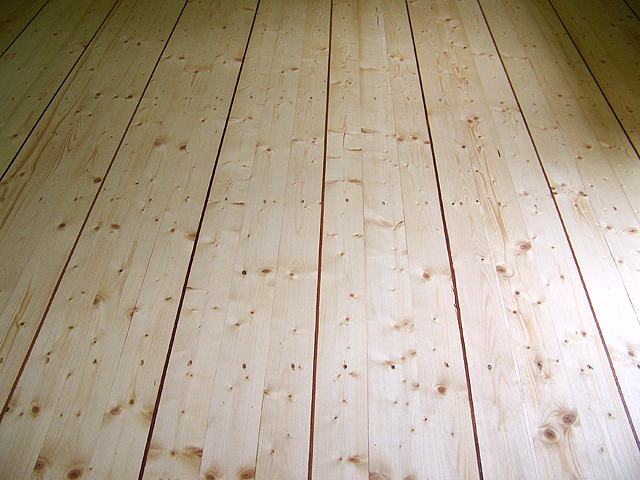 Brania Parkiety - lata doświadczeń w kładzeniu parkietów.